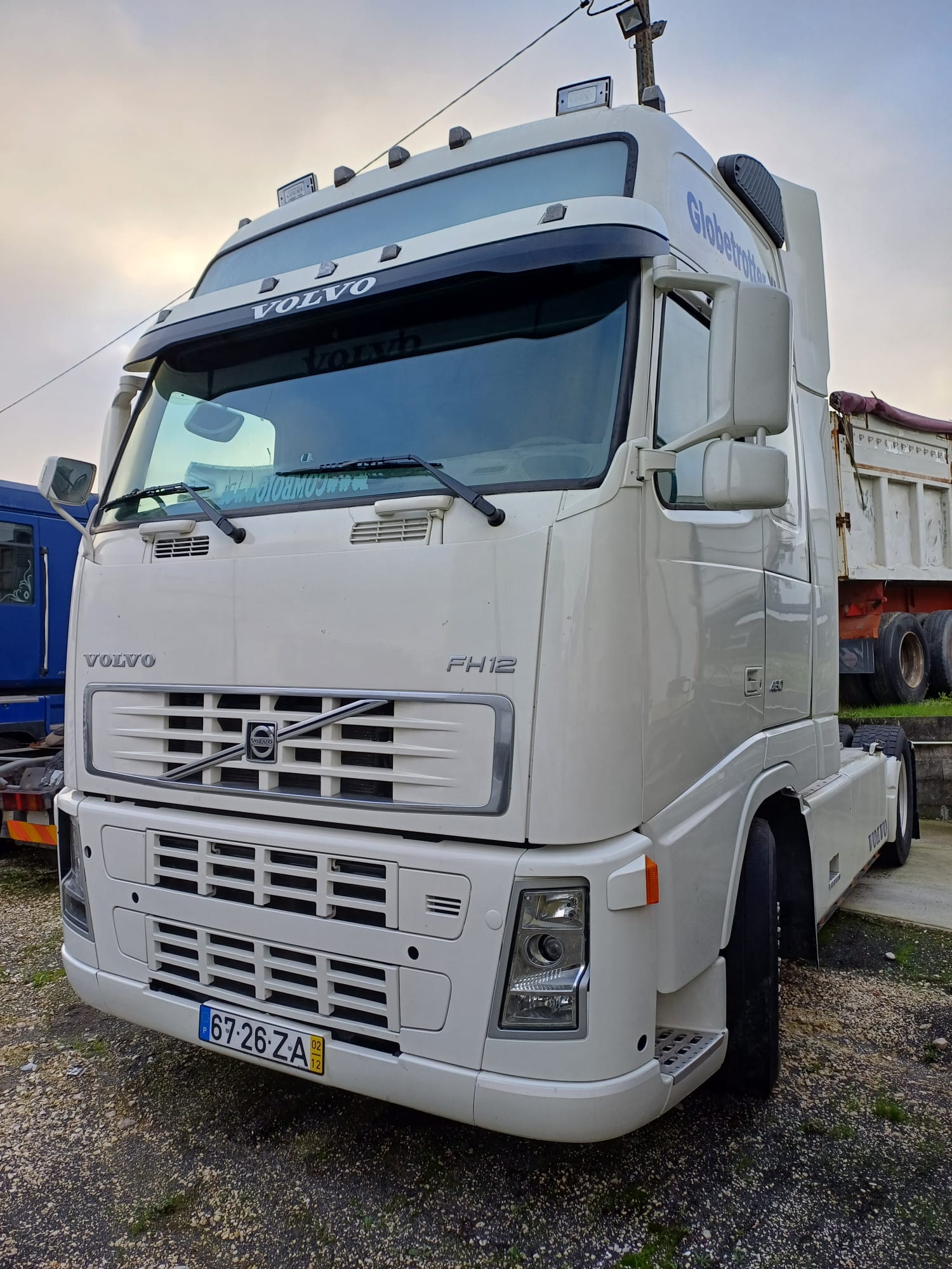 Maior Trucks › Volvo FH 12 460 - Ano 2002